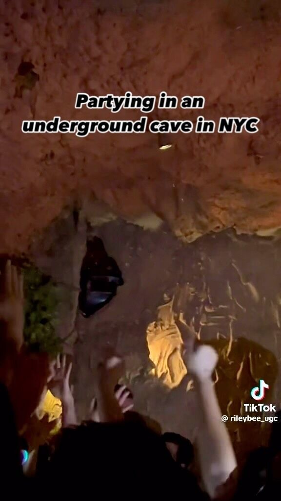 Gallery - La Caverna